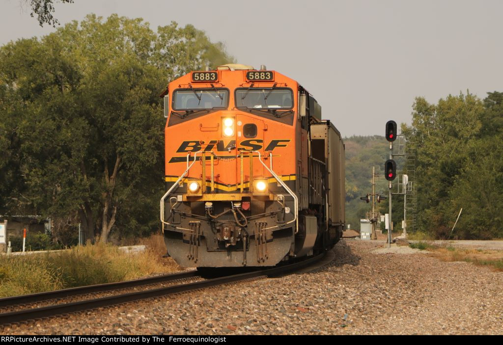BNSF E Train 5883 West